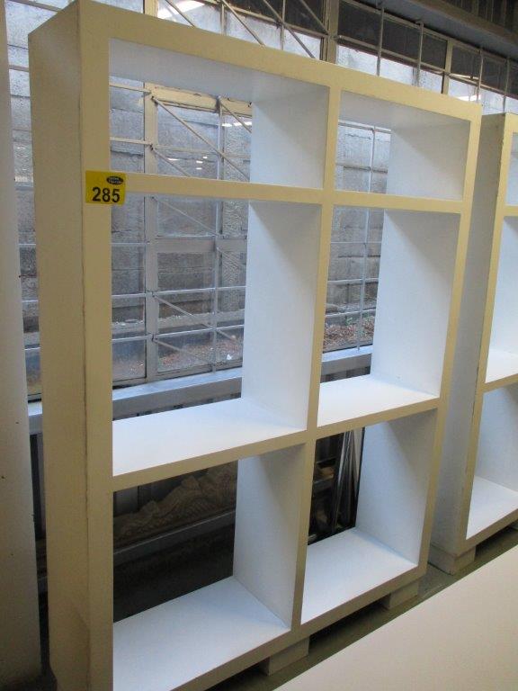 285 - 1 X WHITE DISPLAY UNIT .. CONDITION: PLUS 15% VAT & 10% BUYERS ...