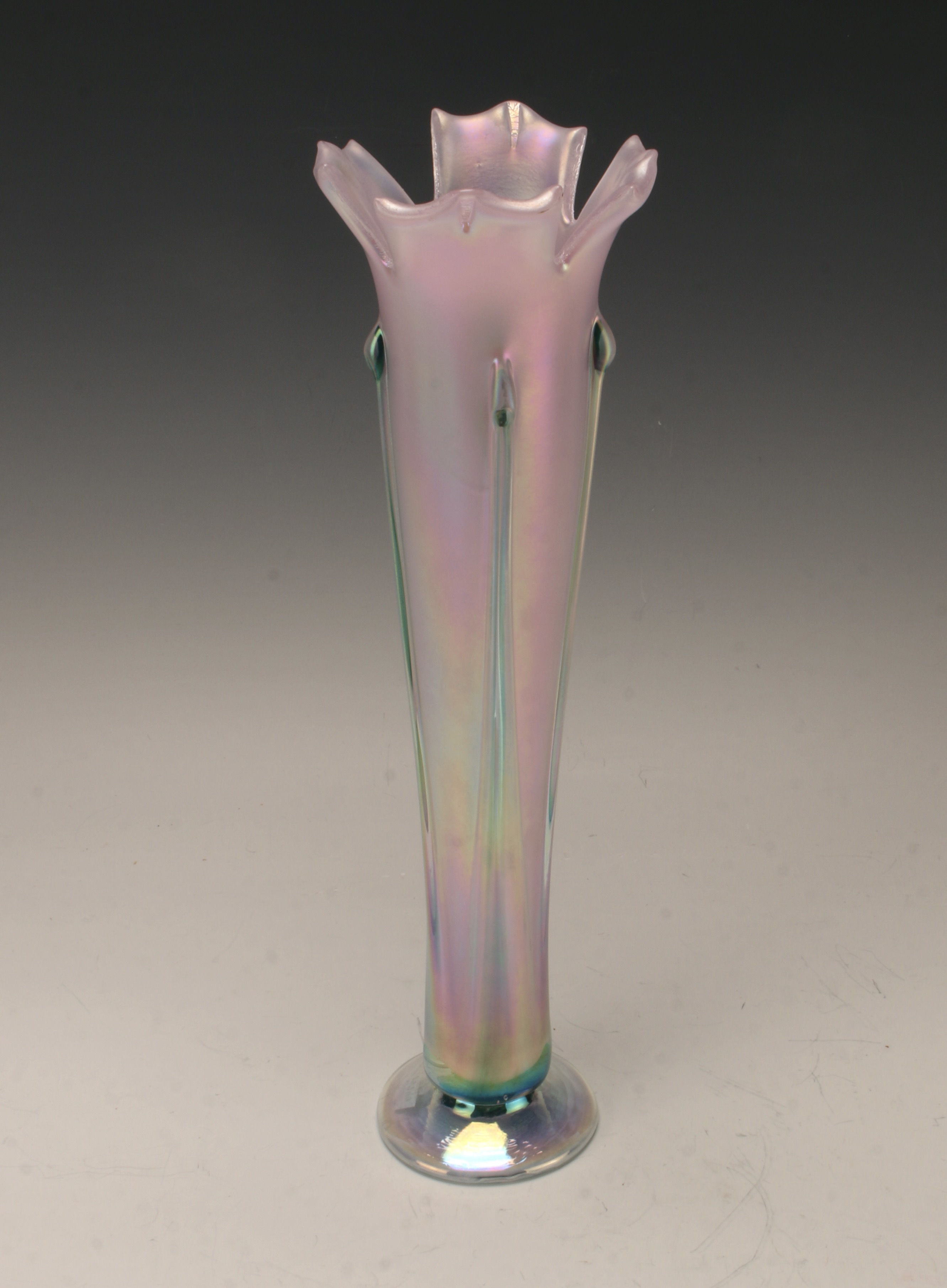 R. MYNATT ART GLASS IRIDESCENT PINK AURENE VASE | Barnebys