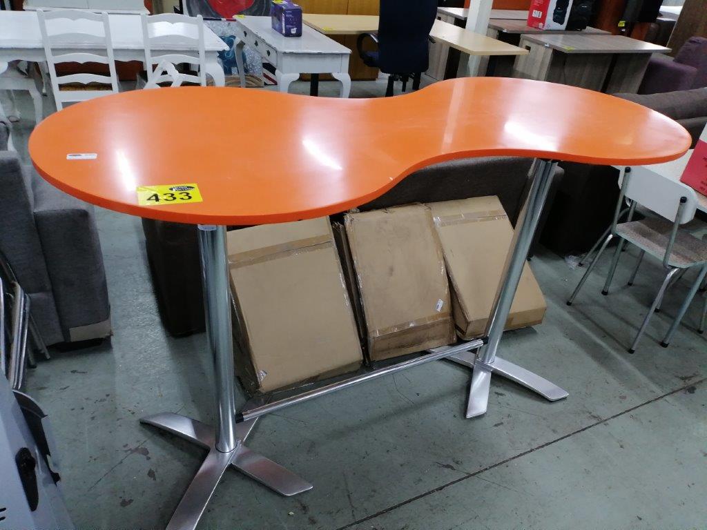 433 - 1 X BAR TABLE .. CONDITION: PLUS 15% VAT & 10% BUYERS PREMIUM
