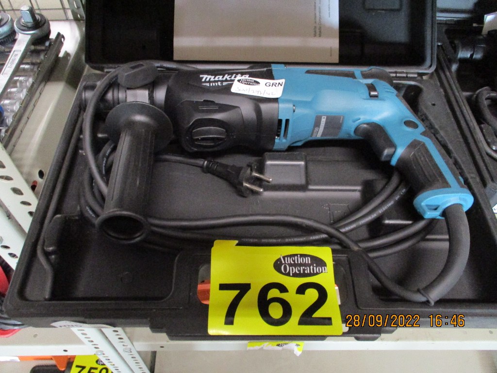 762 - 1 X MAKITA ROTARY HAMMER M8700 .. CONDITION: PLUS 15% VAT & 10% ...
