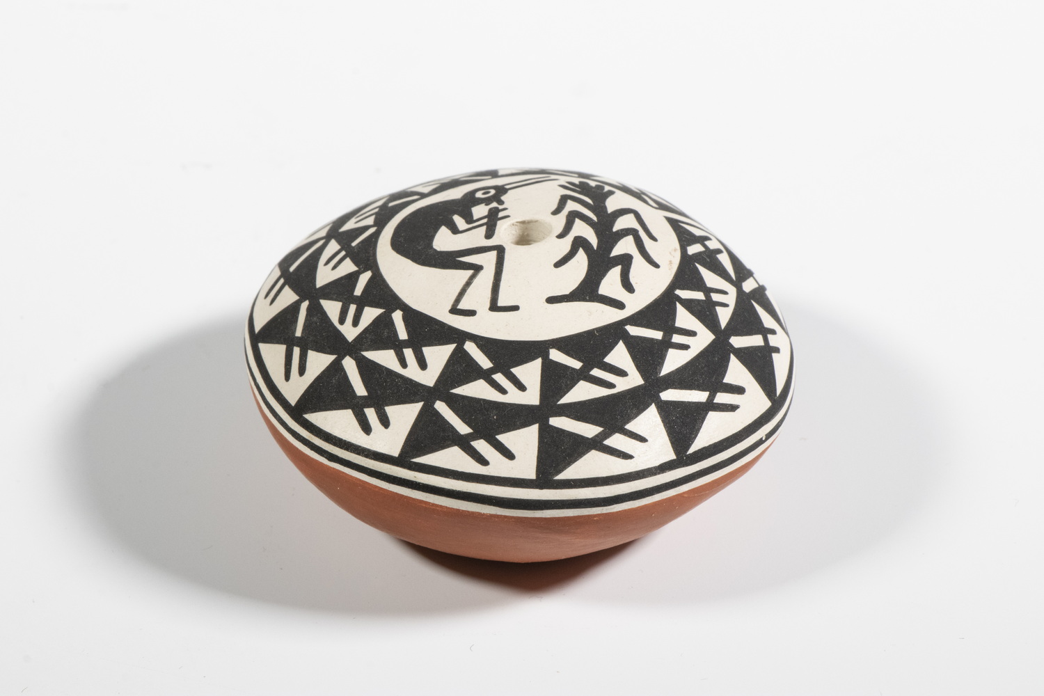 NATIVE AMERICAN SEED POT SIGNED 'CLBZ' | Barnebys