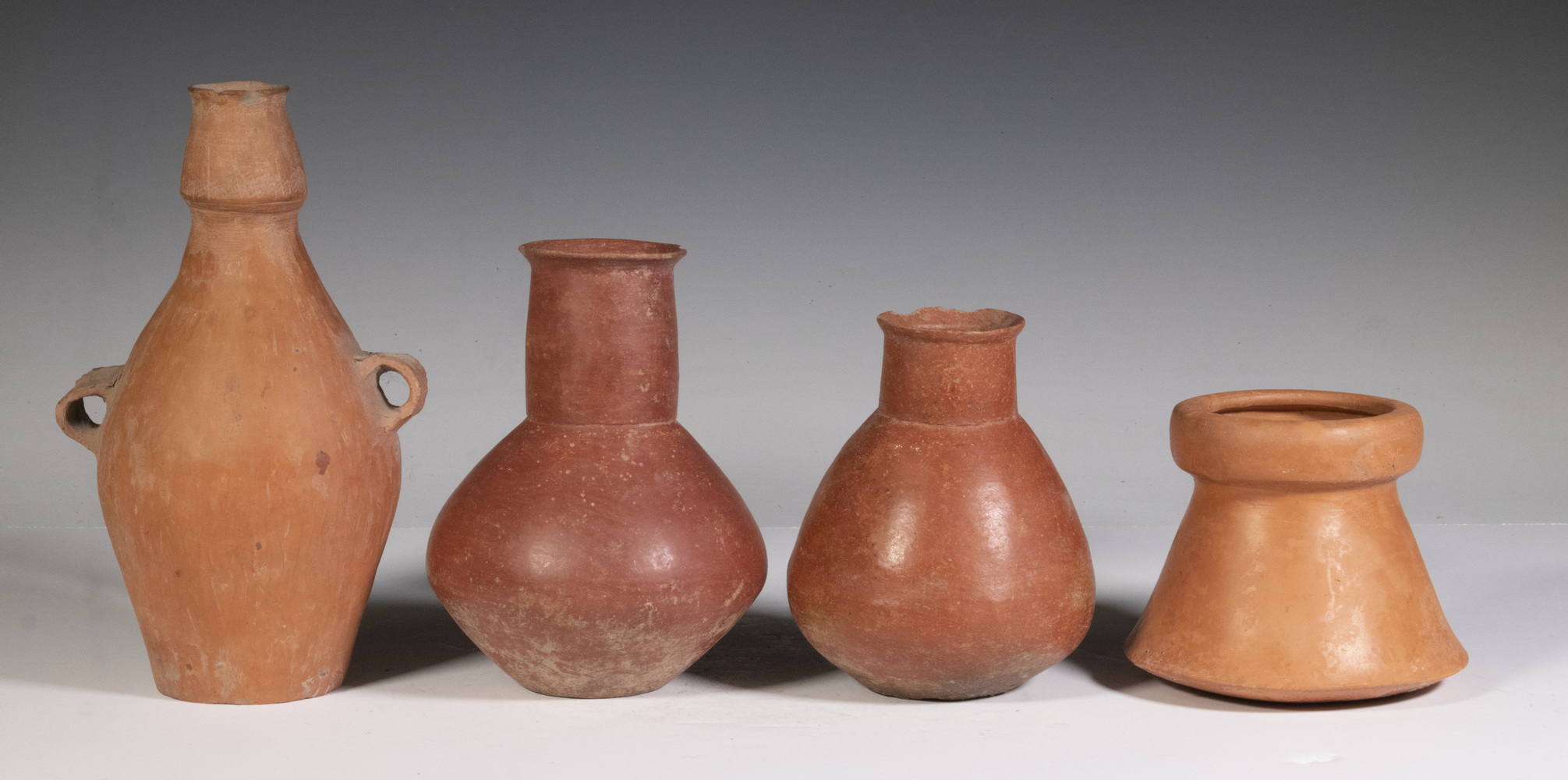 (4) NEOLITHIC CHINESE POTTERY VESSELS, SIWA / LATE YANGSHAO CULTURE ...