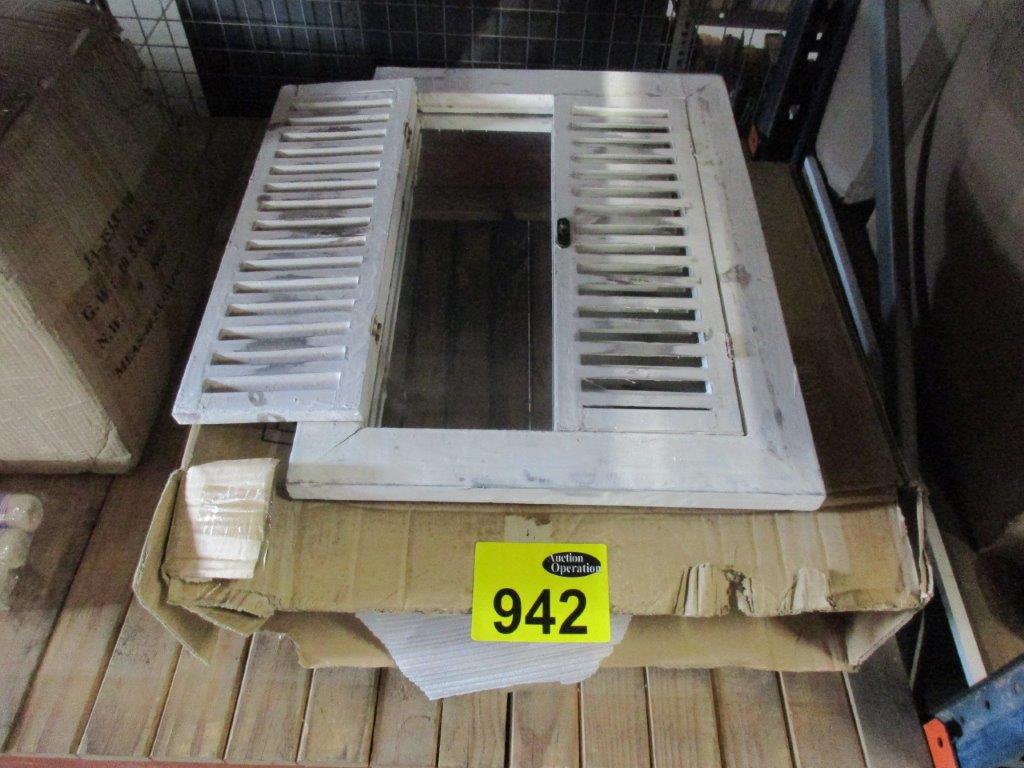 942 - 3 X MIRROR LOUVER .. CONDITION: PLUS 15% VAT & 10% BUYERS PREMIUM