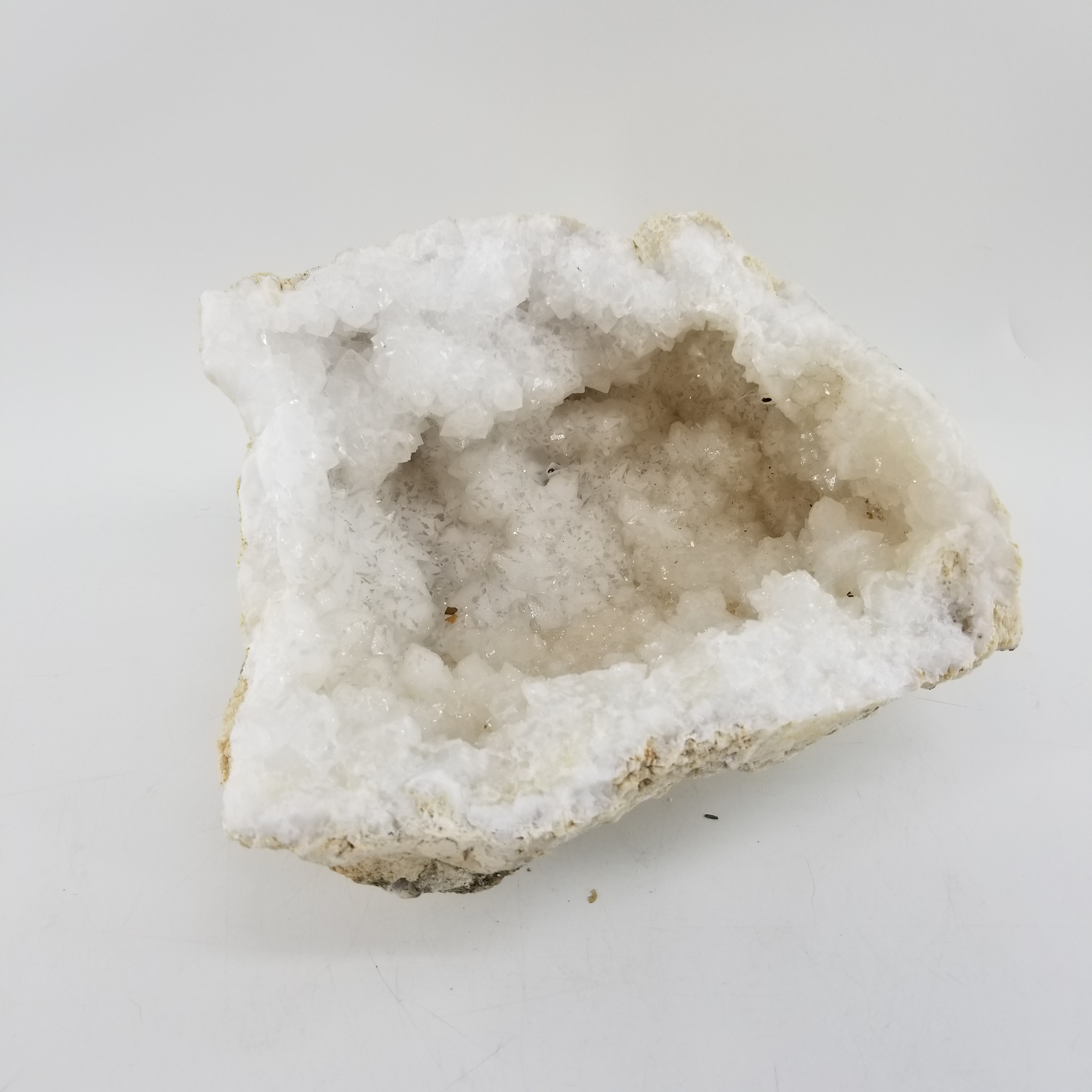 1/2 Geode with crystalline structure inside 7" tal | Barnebys