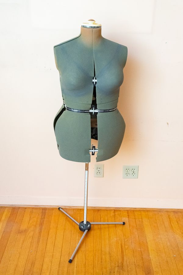Adjustable Plastic Dress Form | Harritt Group, Inc